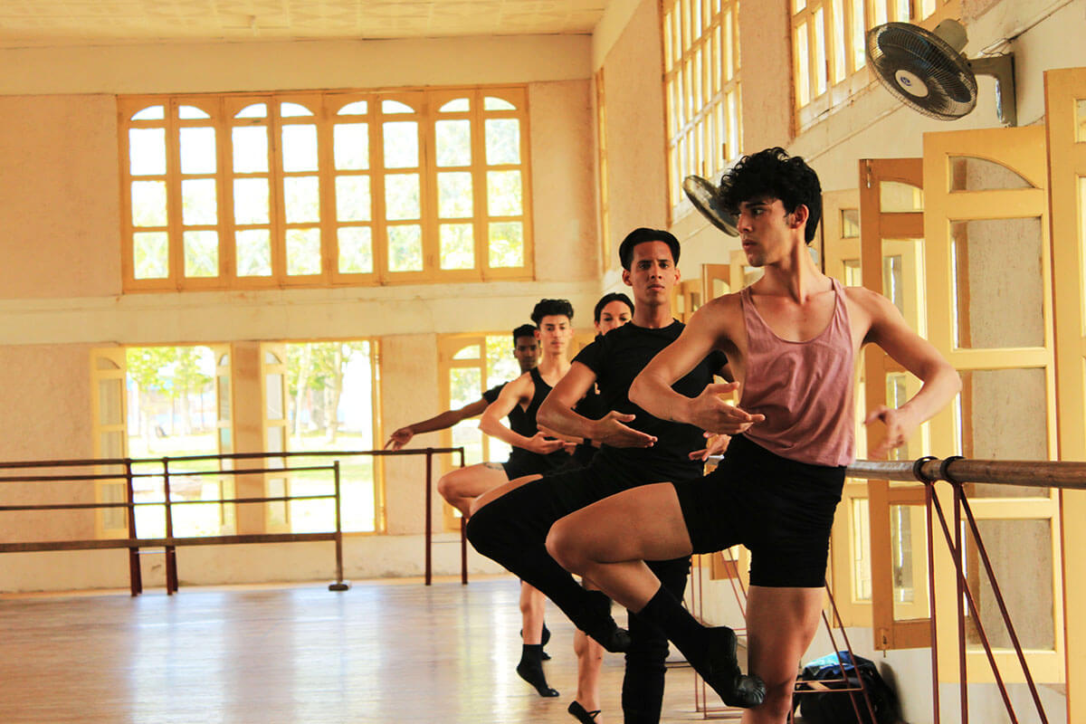 Cuba Tour: From Ballet Schools to Art Galleries of Camagüey - A Girl ...